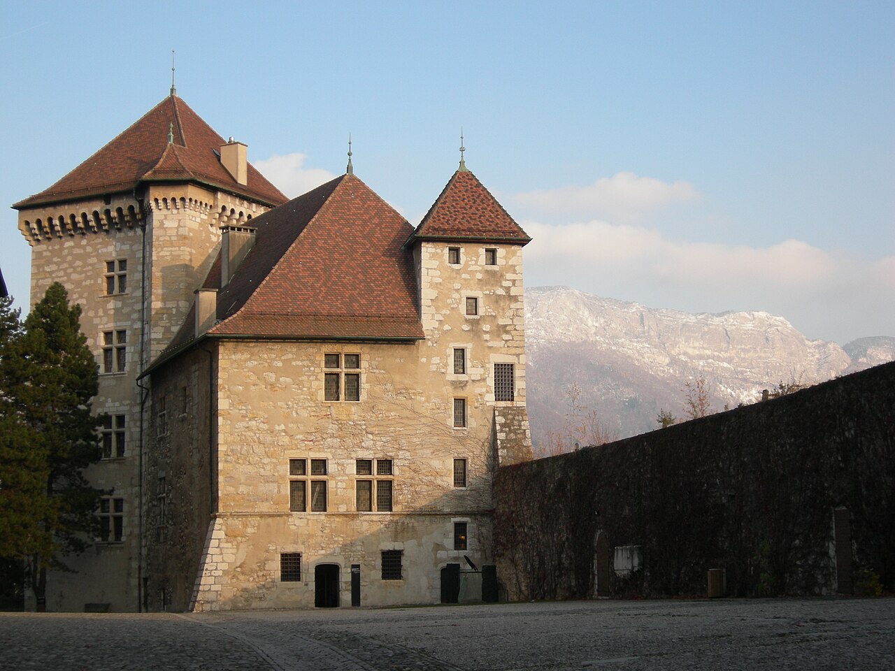 10 Best Places to Visit in Annecy | Top Tourist Attractions